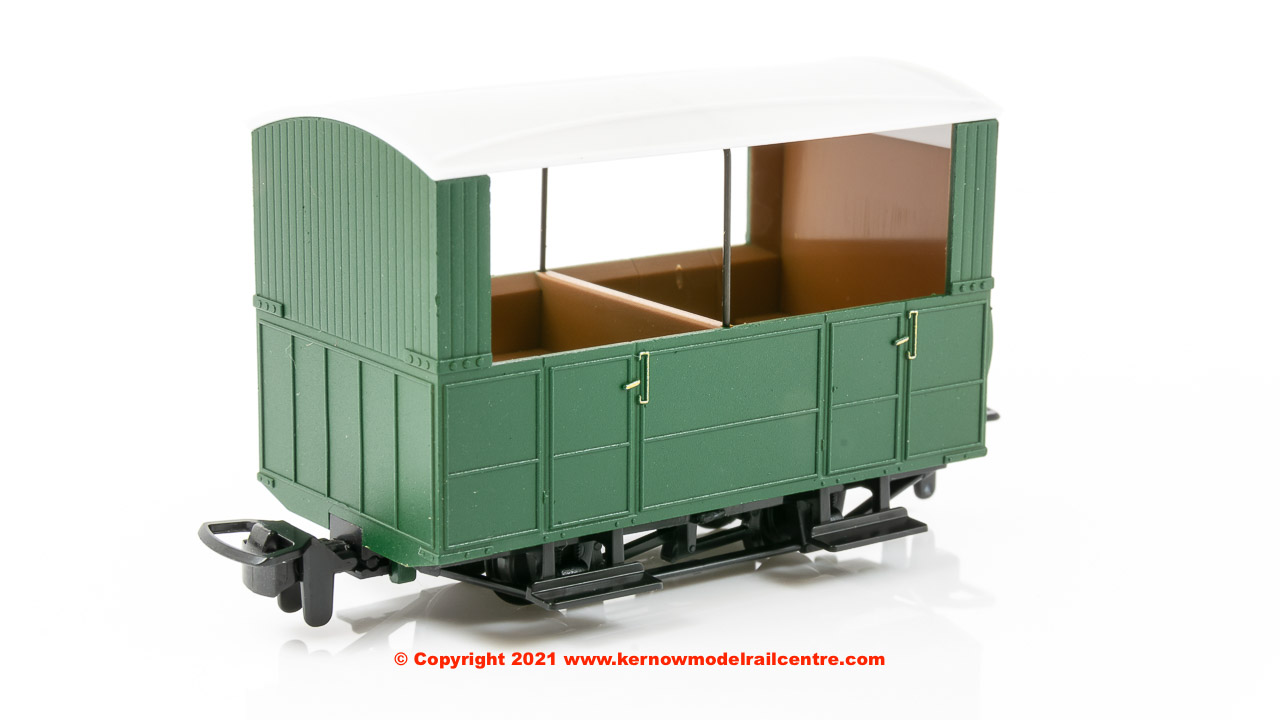 GR520UG Peco GVT 4-wheel open side coach in plain green livery